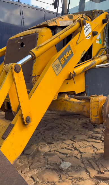 MÁQUINAS SEM MANUTENÇÃO HÁ MAIS DE DOIS ANOS NA SECRETARIA DE OBRA ...